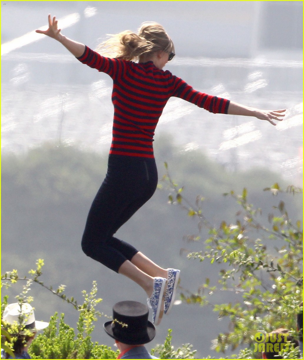 Taylor Swift: Trampoline Jumper at Photo Shoot!: Photo 2831757 | Taylor ...