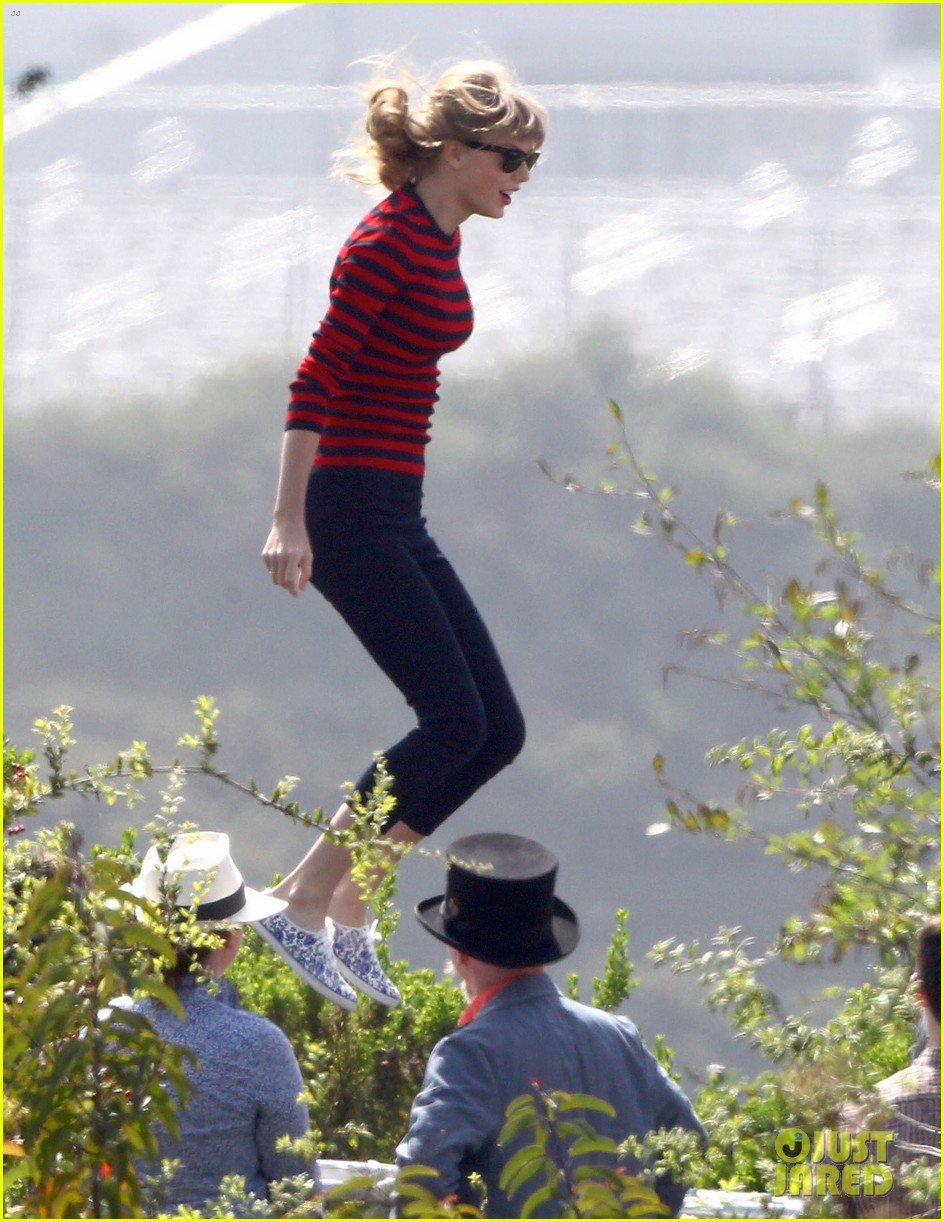 Taylor Swift: Trampoline Jumper at Photo Shoot!: Photo 2831758 | Taylor ...