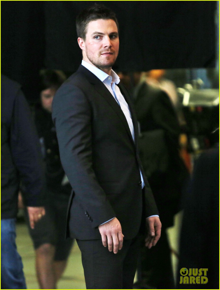 Stephen Amell And Colton Haynes Arrow Interior Scenes Photo 2845669