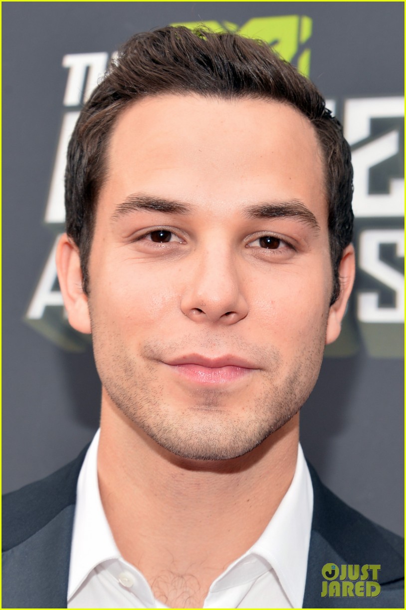 Skylar Astin & Ben Platt - MTV Movie Awards 2013 Red Carpet: Photo ...
