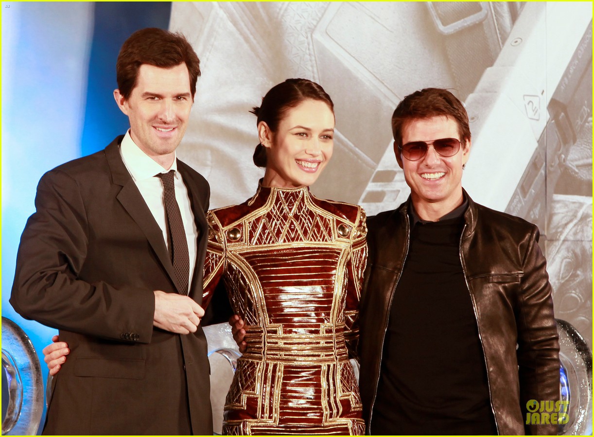 Tom Cruise: Ankle Injury from Kicking on 'Jack Reacher' Set: Photo ...