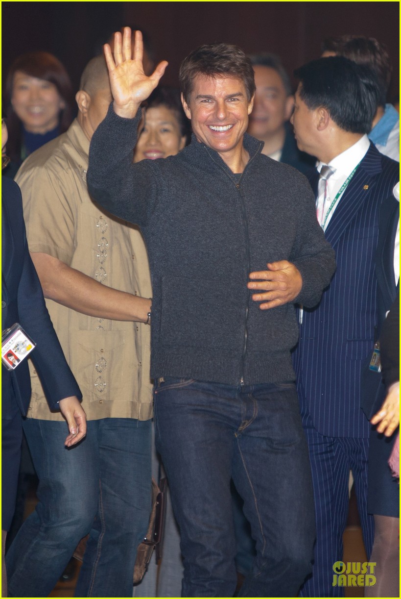 Tom Cruise: Ankle Injury from Kicking on 'Jack Reacher' Set: Photo ...