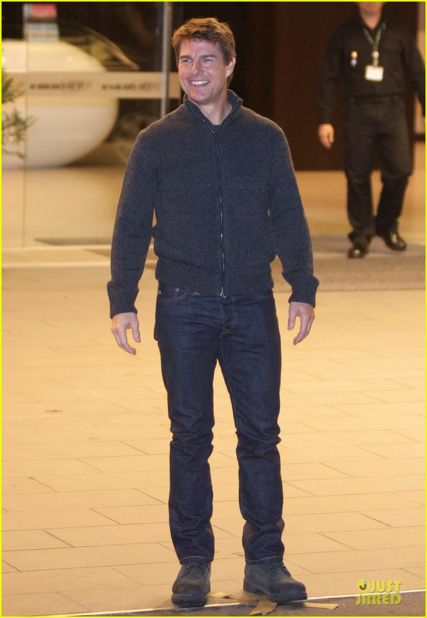 Tom Cruise: Ankle Injury from Kicking on 'Jack Reacher' Set: Photo ...