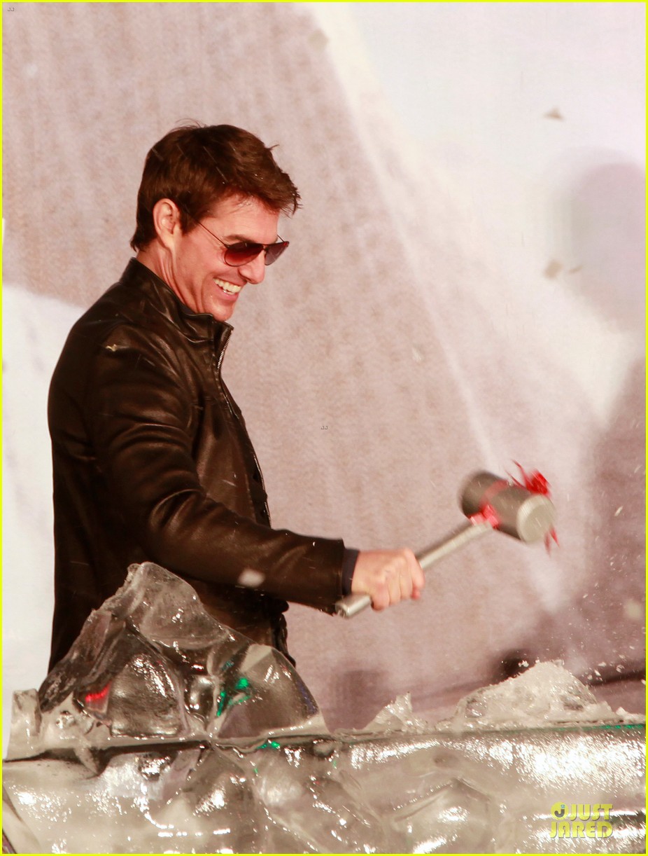 Tom Cruise: Ankle Injury from Kicking on 'Jack Reacher' Set: Photo ...