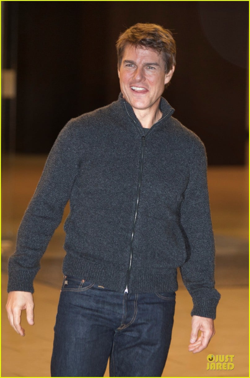 Tom Cruise: Ankle Injury from Kicking on 'Jack Reacher' Set: Photo ...