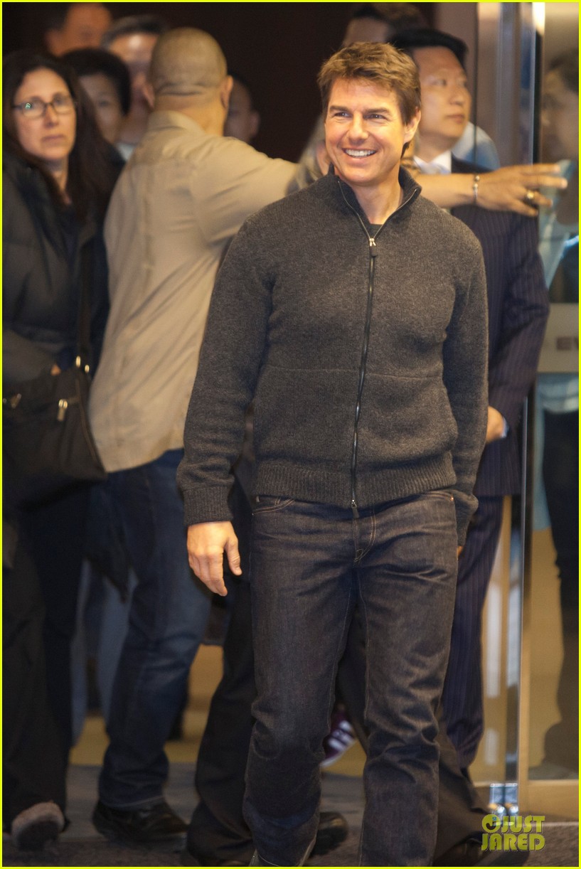 Tom Cruise: Ankle Injury from Kicking on 'Jack Reacher' Set: Photo ...