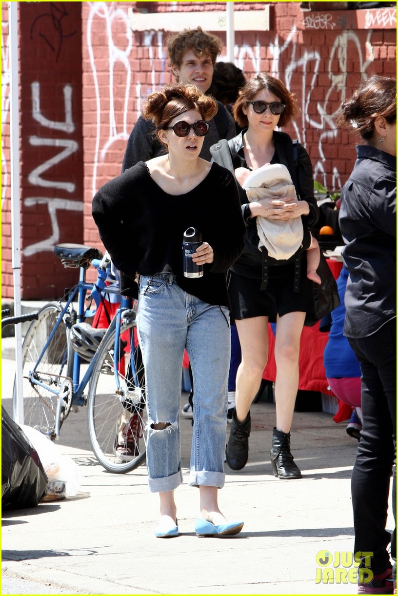 Lena Dunham & Allison Williams: Fun on 'Girls' Set!: Photo 2858615 ...