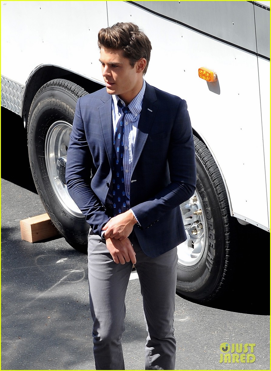 Zac Efron: Suit & Flip Flops on 'Townies' Set!: Photo 2845707 | Zac ...