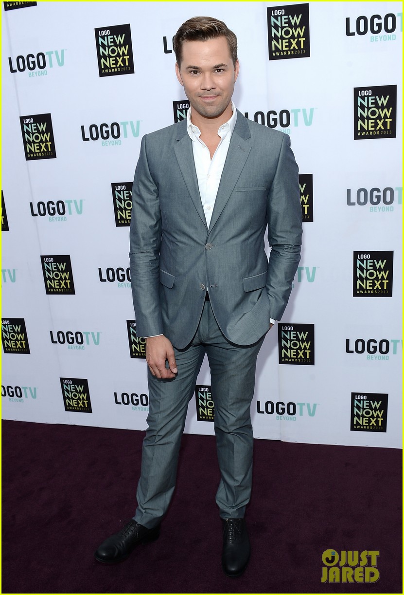 Chelsea Handler & Skylar Astin: NewNowNext Awards 2013!: Photo 2849436 ...