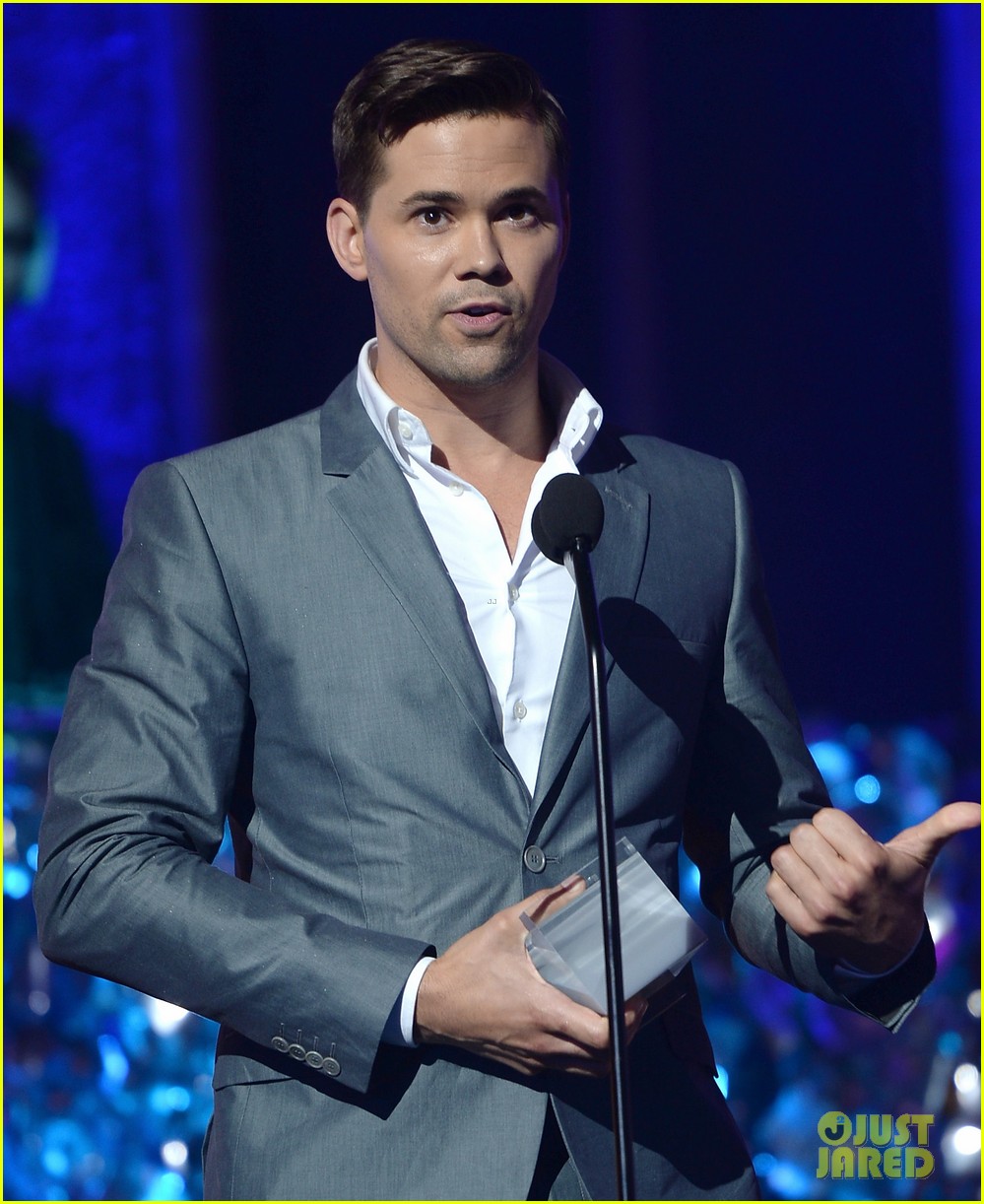 Chelsea Handler & Skylar Astin: NewNowNext Awards 2013!: Photo 2849450 ...