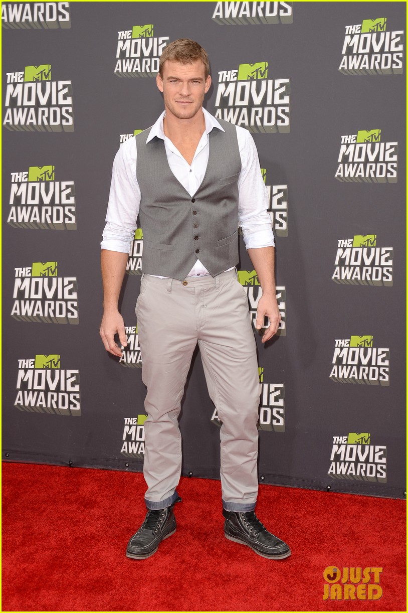 Liam Hemsworth - MTV Movie Awards 2013: Photo 2850216 | Alan Ritchson ...