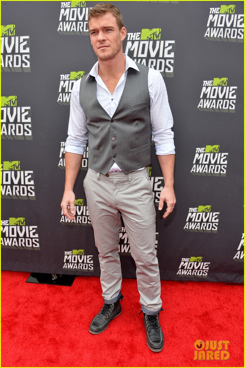 Liam Hemsworth - MTV Movie Awards 2013: Photo 2850220 | Alan Ritchson ...