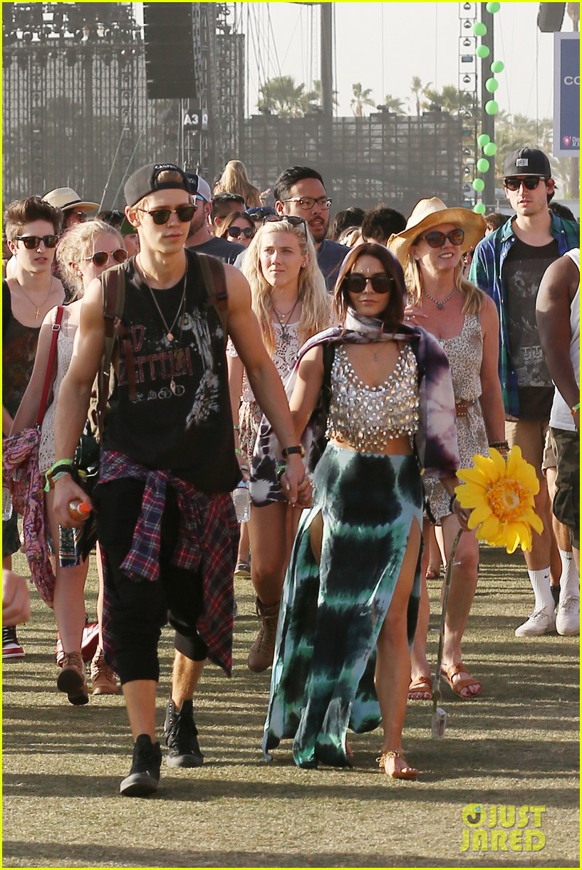 Vanessa Hudgens & Austin Butler: Coachella Cuddles!: Photo 2850321 ...