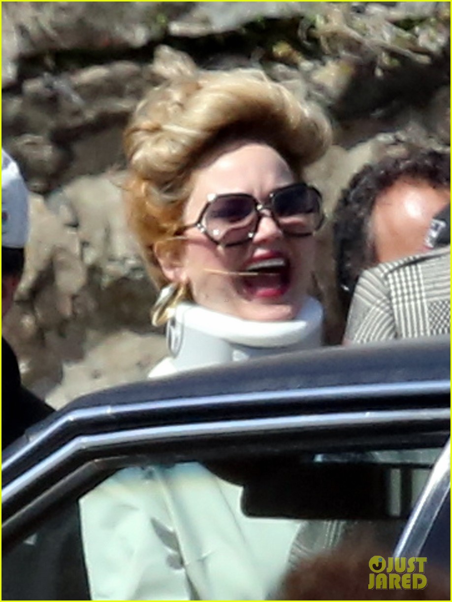 Jennifer Lawrence: Neck Brace on 'David O. Russell' Set!: Photo 2846283 ...