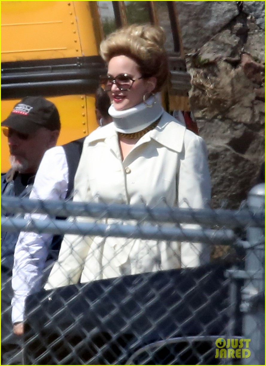 Jennifer Lawrence: Neck Brace on 'David O. Russell' Set!: Photo 2846284 ...