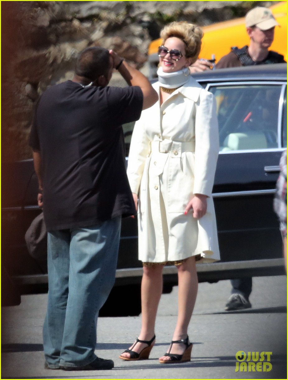 Jennifer Lawrence: Neck Brace on 'David O. Russell' Set!: Photo 2846285 ...