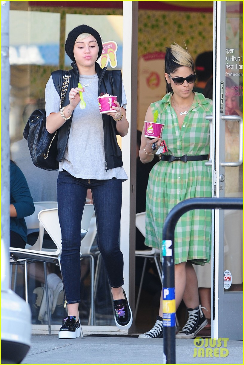 Miley Cyrus: It 'Seems Right' To Wear My Engagement Ring: Photo 2860293 ...