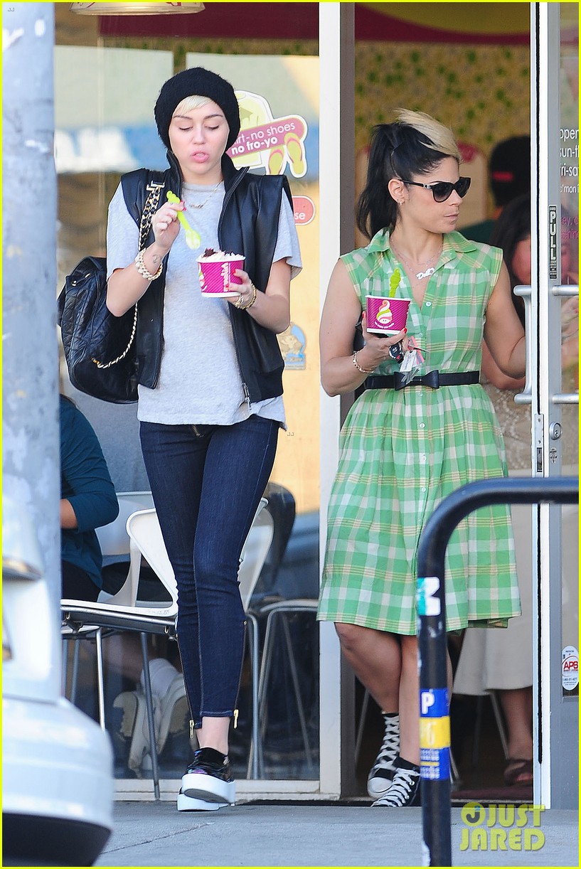 Miley Cyrus: It 'Seems Right' To Wear My Engagement Ring: Photo 2860299 ...