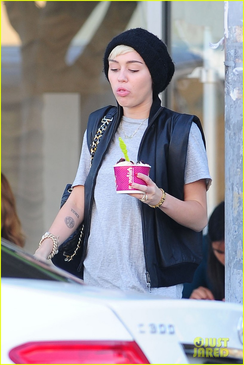 Miley Cyrus: It 'Seems Right' To Wear My Engagement Ring: Photo 2860300 ...
