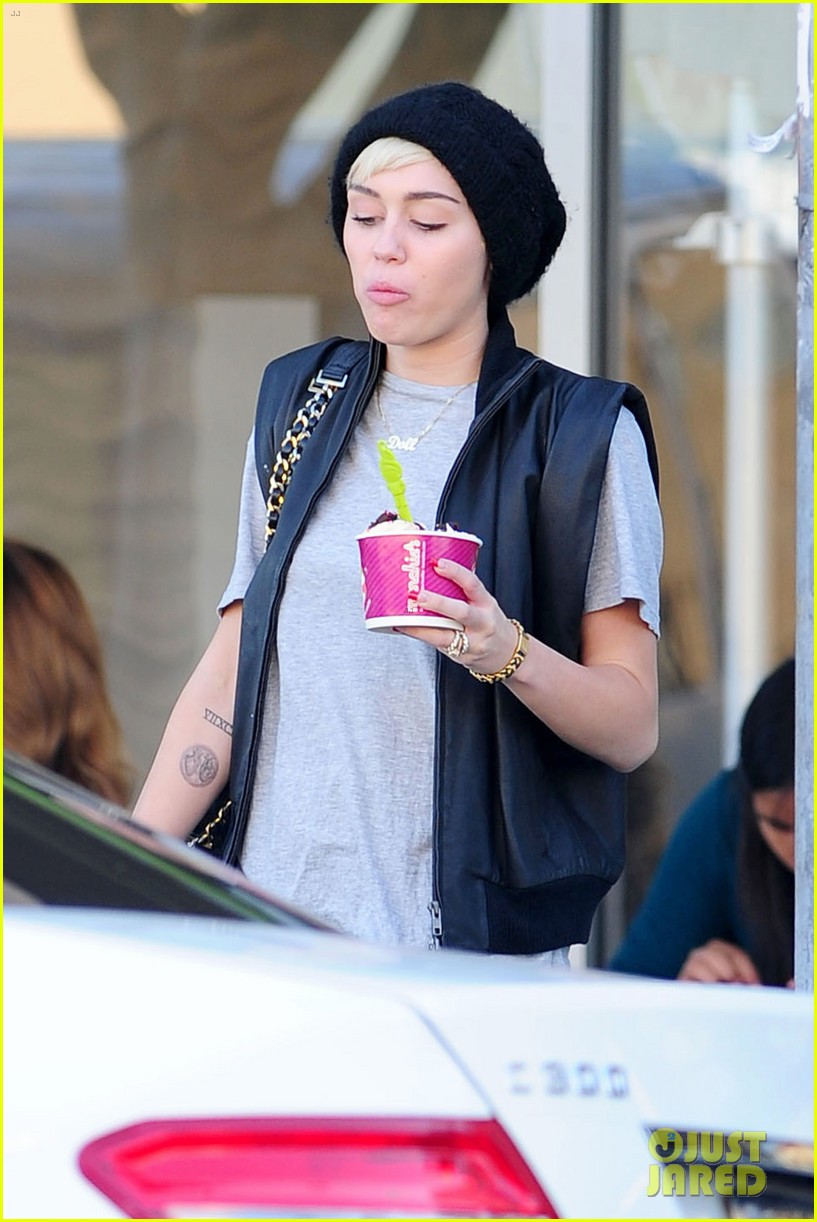 Miley Cyrus: It 'Seems Right' To Wear My Engagement Ring: Photo 2860301 ...