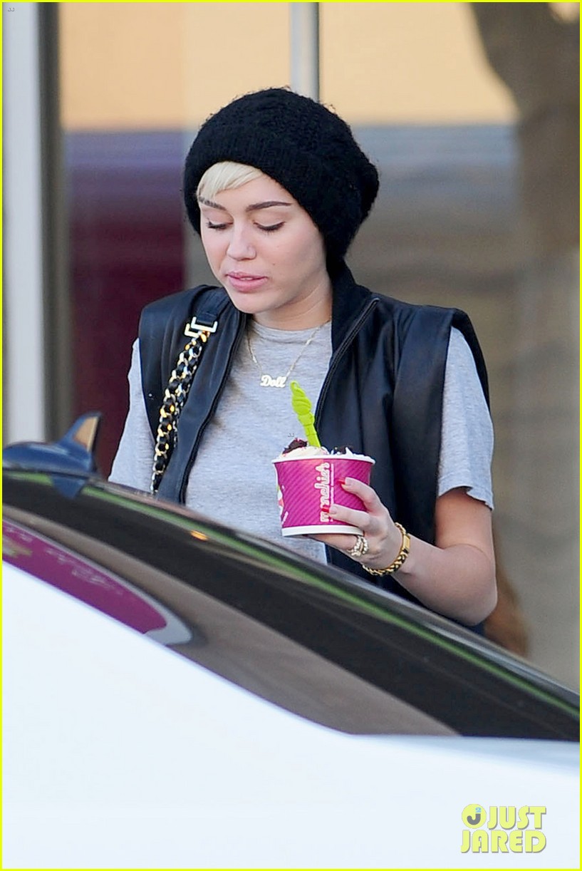 Miley Cyrus: It 'Seems Right' To Wear My Engagement Ring: Photo 2860302 ...
