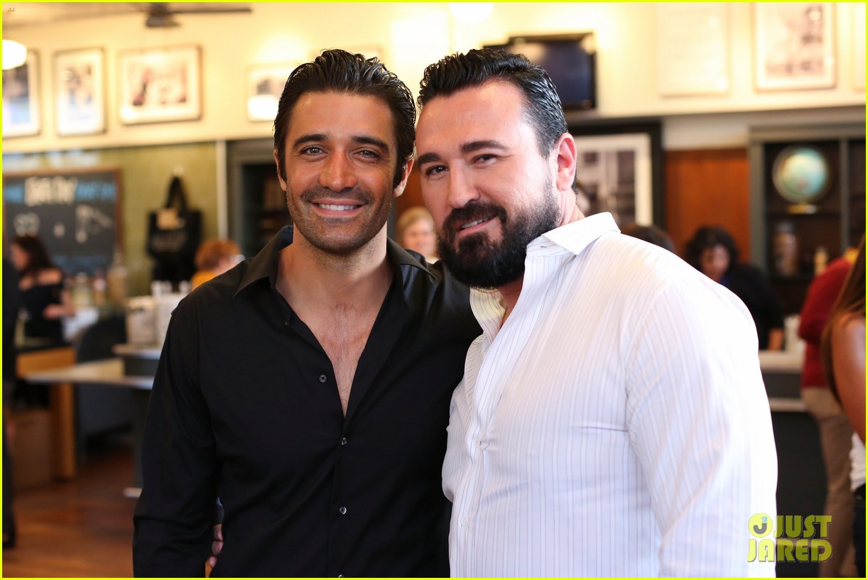 Zachary Quinto & AnnaSophia Robb: Kiehl's Environmental Launch: Photo ...