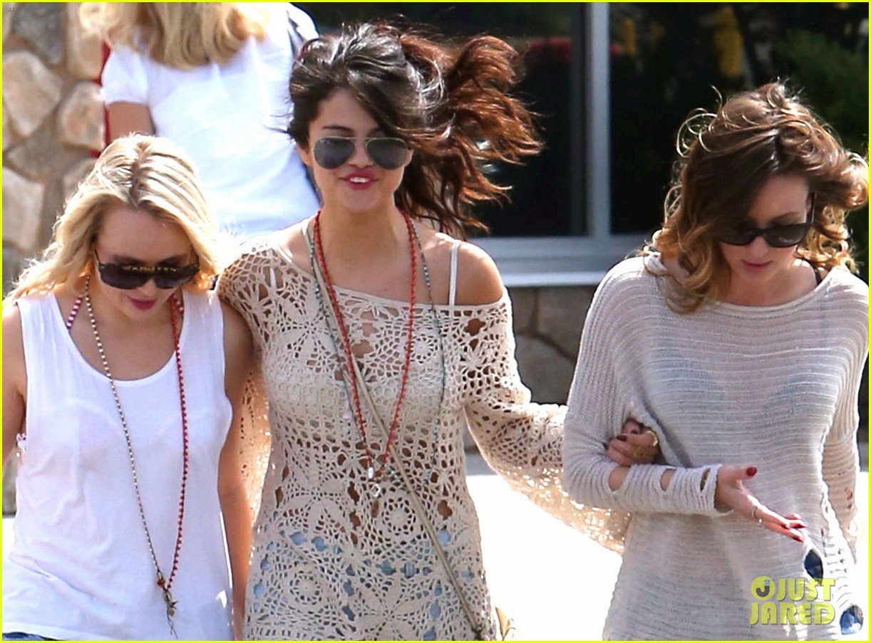 Selena Gomez: Weekend Road Trip with Friends!: Photo 2844923 | Selena ...