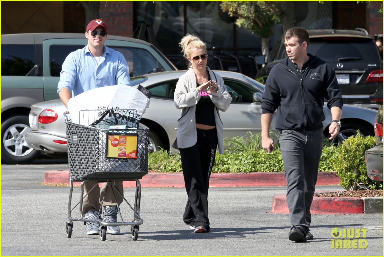 Britney Spears & David Lucado: Breakfast & Shopping Day!: Photo 2858058 ...