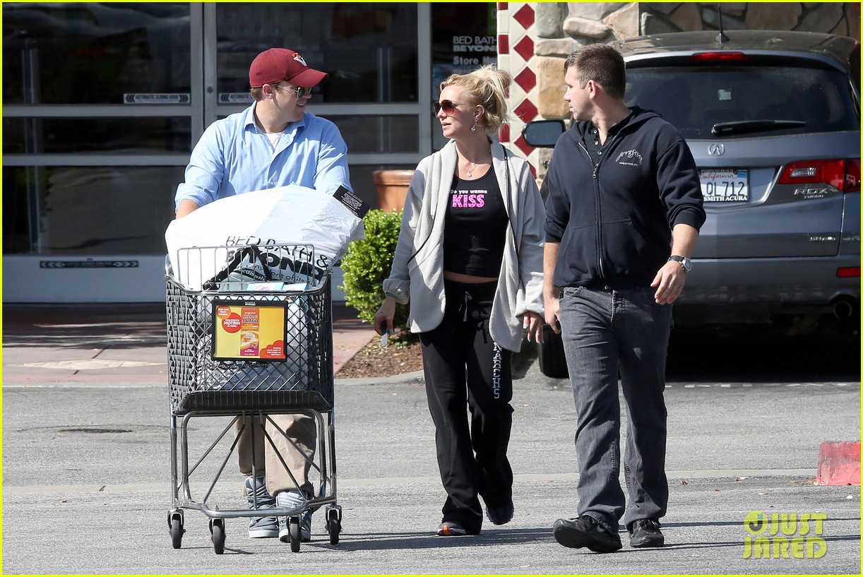 Britney Spears & David Lucado: Breakfast & Shopping Day!: Photo 2858074 ...