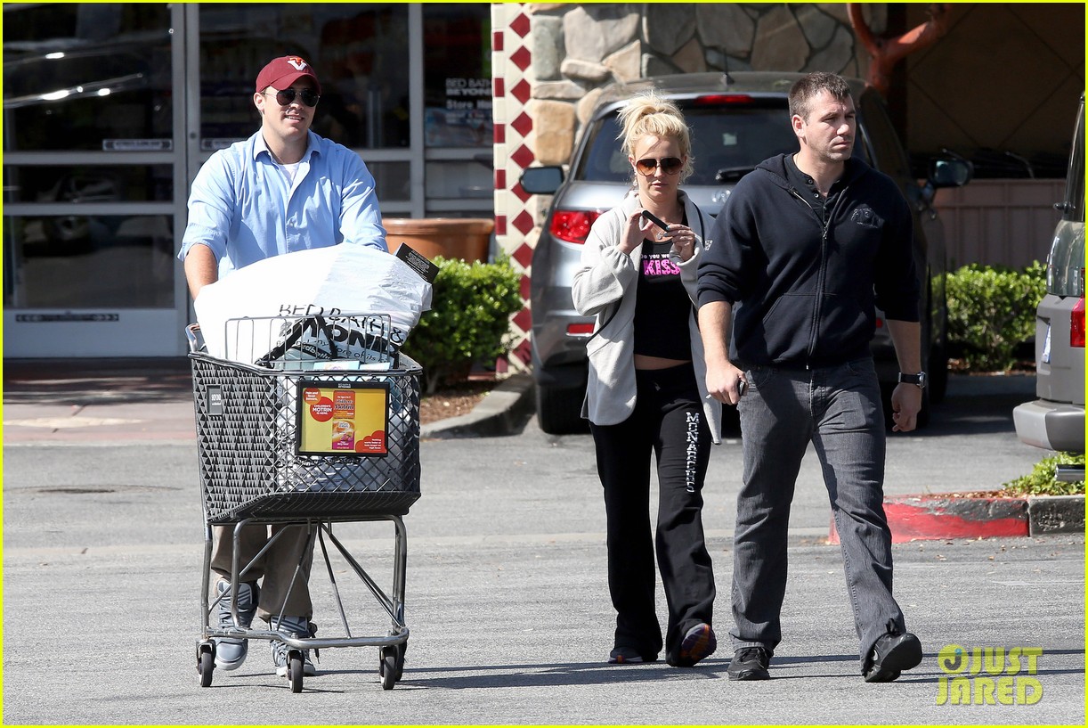 Britney Spears & David Lucado: Breakfast & Shopping Day!: Photo 2858080 ...