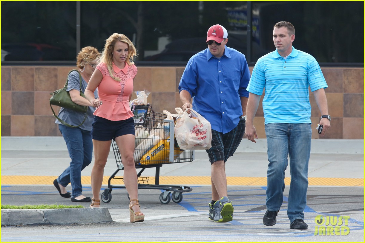 Britney Spears & David Lucado: Saturday Ralphs Run!: Photo 2849518 ...