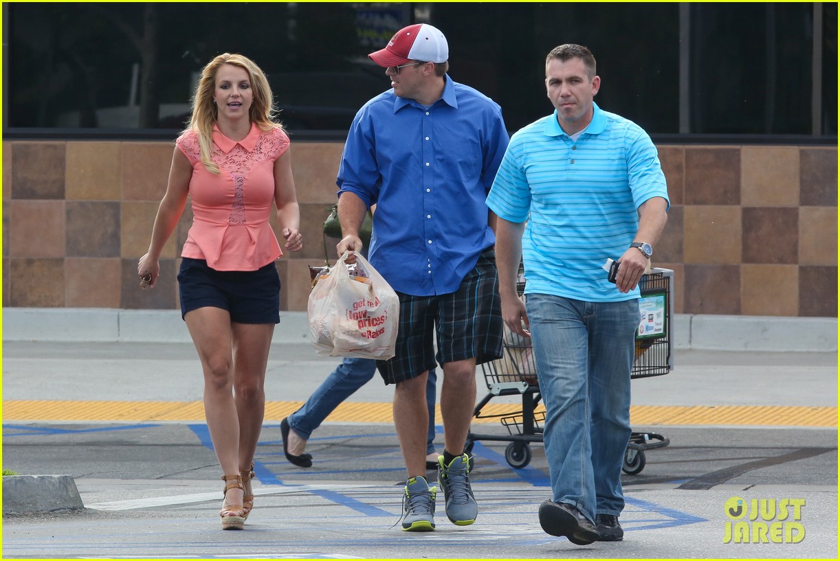 Britney Spears & David Lucado: Saturday Ralphs Run!: Photo 2849526 ...