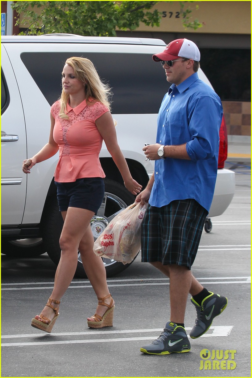 Britney Spears & David Lucado: Saturday Ralphs Run!: Photo 2849527 ...