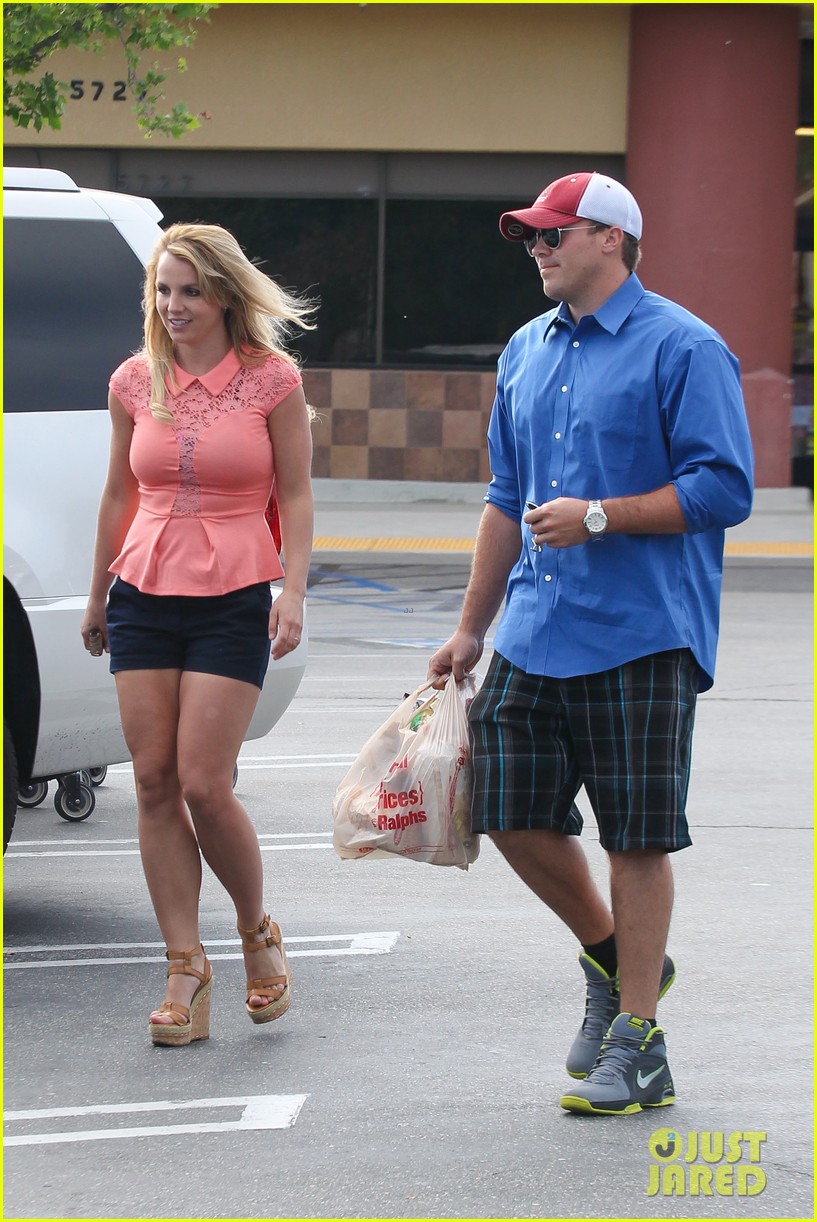 Britney Spears & David Lucado: Saturday Ralphs Run!: Photo 2849535 ...