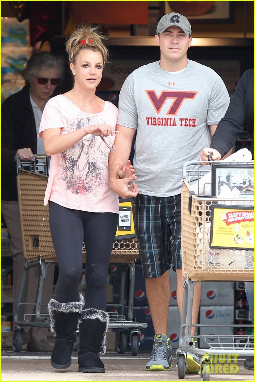 Britney Spears & David Lucado Hold Hands at Vons!: Photo 2843251 ...