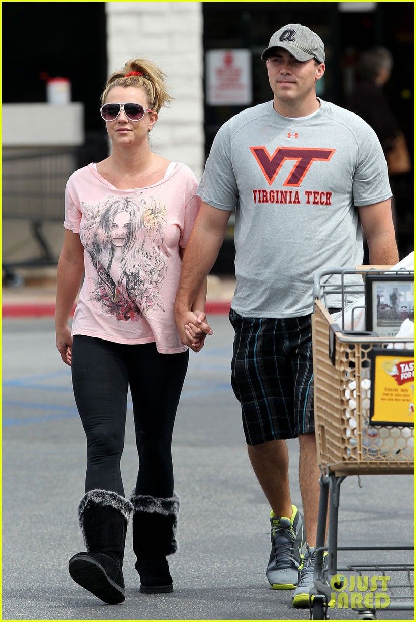 Britney Spears & David Lucado Hold Hands at Vons!: Photo 2843254 ...