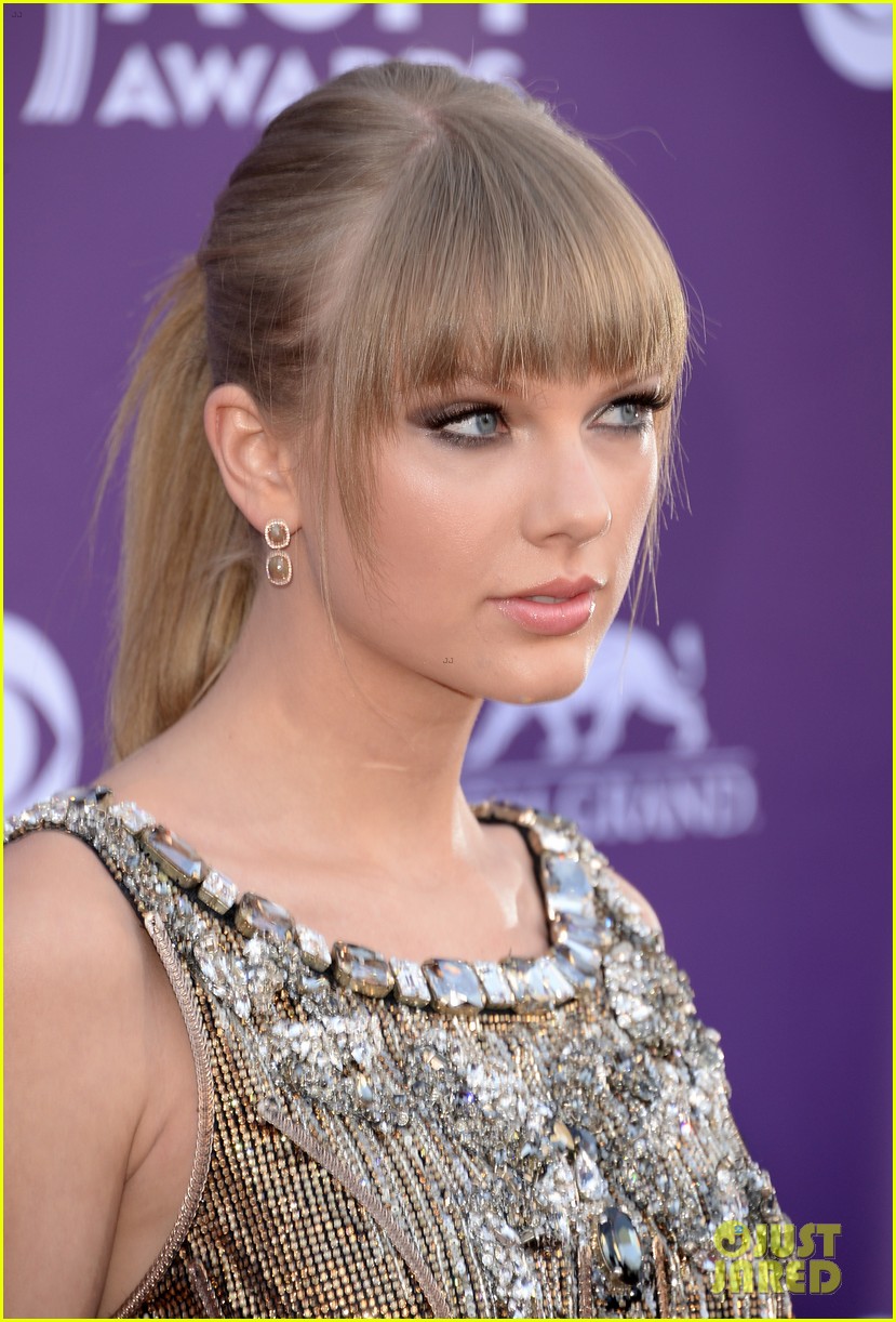 Taylor Swift - ACM Awards 2013 Red Carpet: Photo 2845170 | Taylor Swift ...
