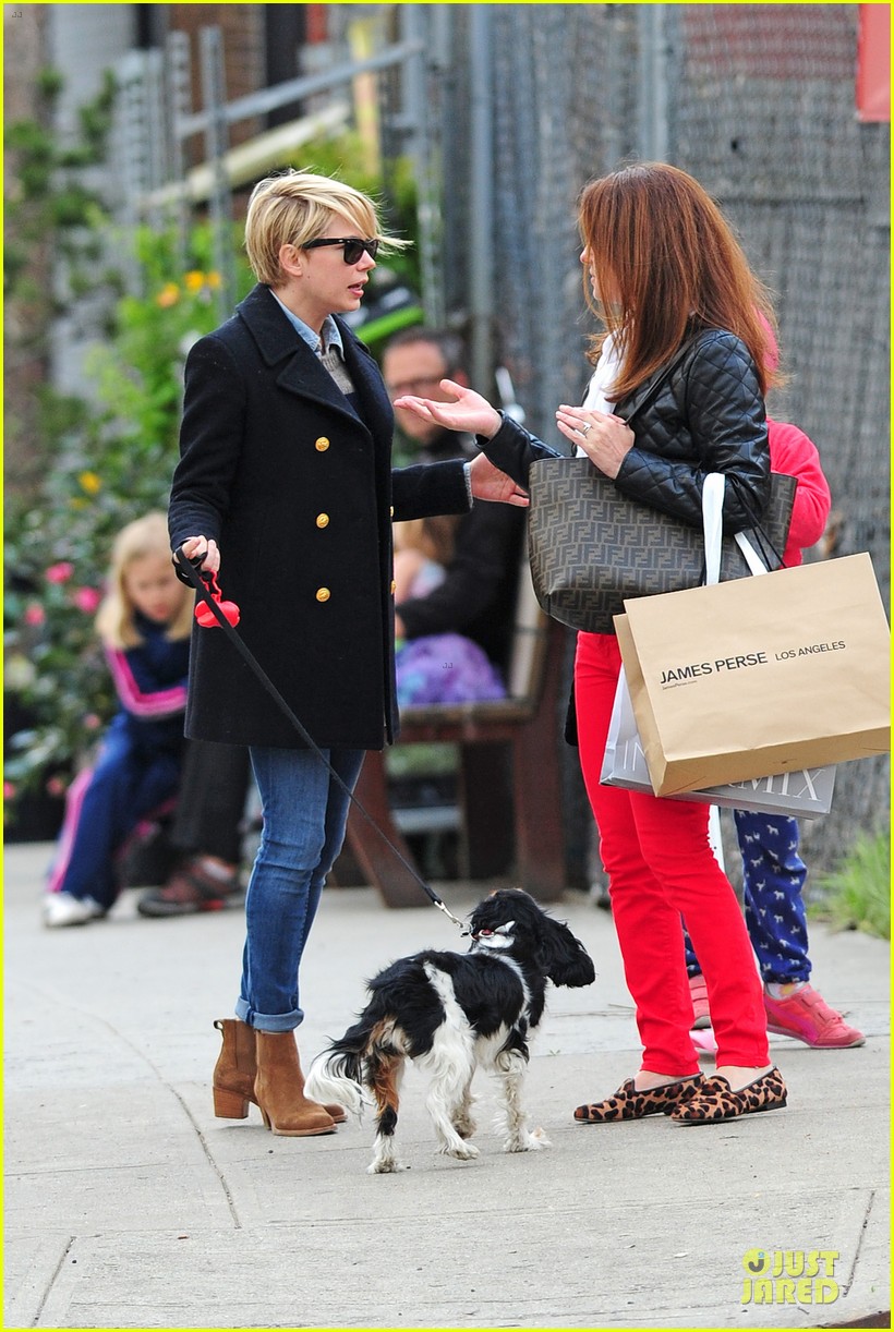 Michelle Williams & Matilda: Scooter Stroll with Lucky!: Photo 2849779 ...