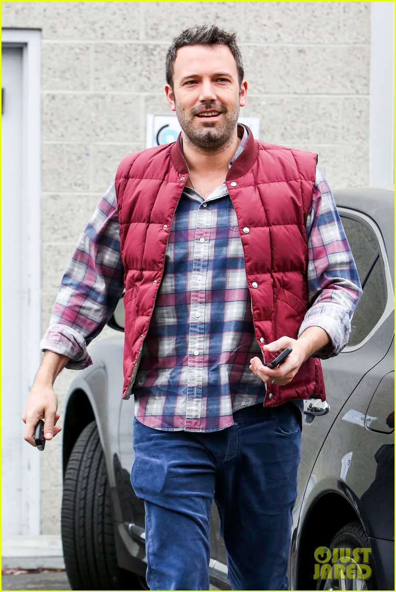 Ben Affleck: Taking the Live Below The Line Challenge!: Photo 2861703 ...