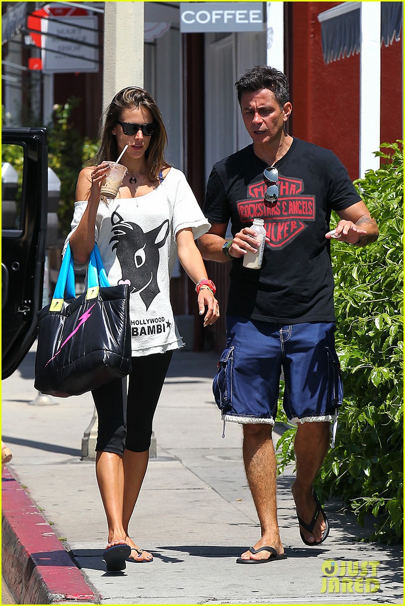 Alessandra Ambrosio Shops at the Brentwood Country Mart: Photo 2873900 ...