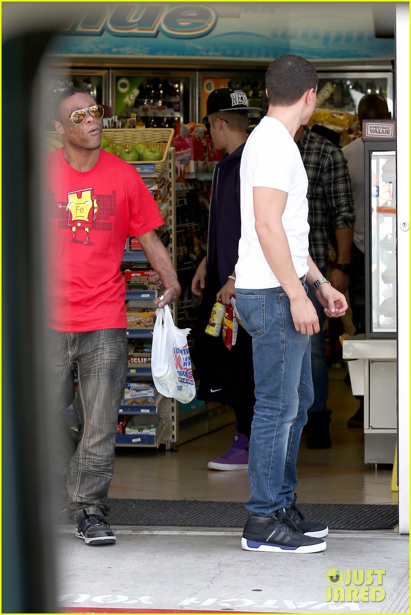 Justin Bieber Owes Money for Mally the Monkey Left in Germany: Photo ...