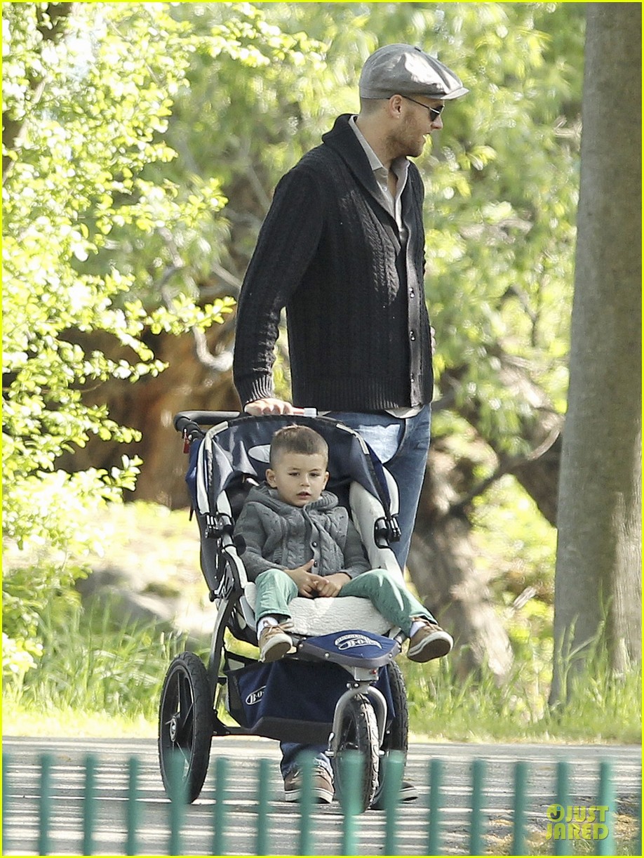 Tom Brady: Gisele Bundchen Signs Up for H&M Autumn/Winter Campaign ...