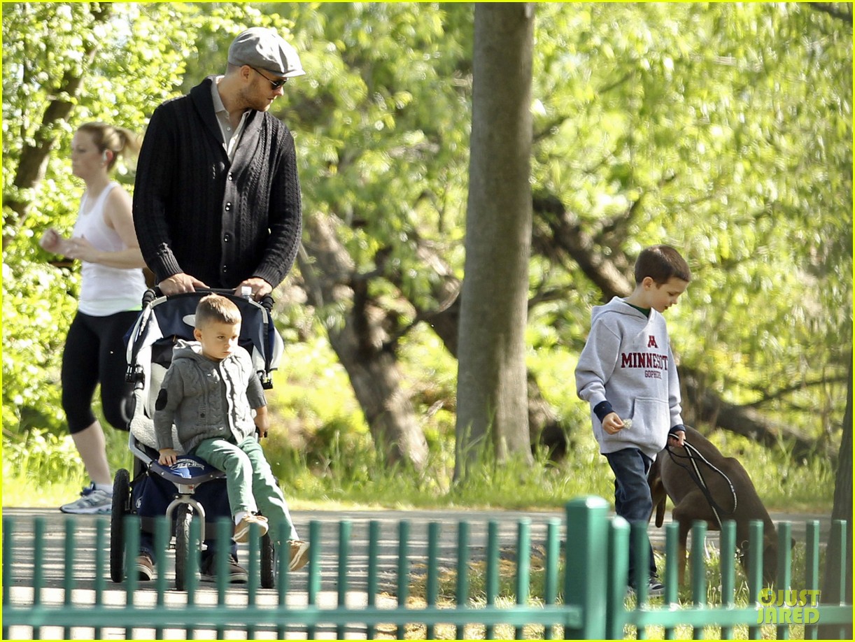 Tom Brady: Gisele Bundchen Signs Up for H&M Autumn/Winter Campaign ...