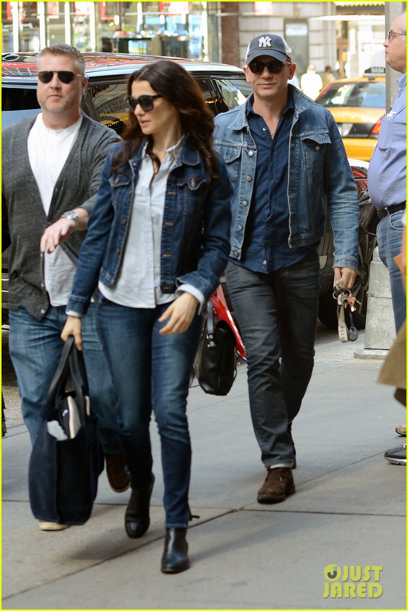 Daniel Craig & Rachel Weisz: Matching Denim Jackets!: Photo 2867871 ...