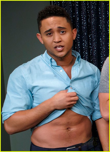 Matt Dallas & Derek Theler Replicate 'Kyle XY' Abs Flash Pose!: Photo 2876487 | Kyle XY, Matt ...