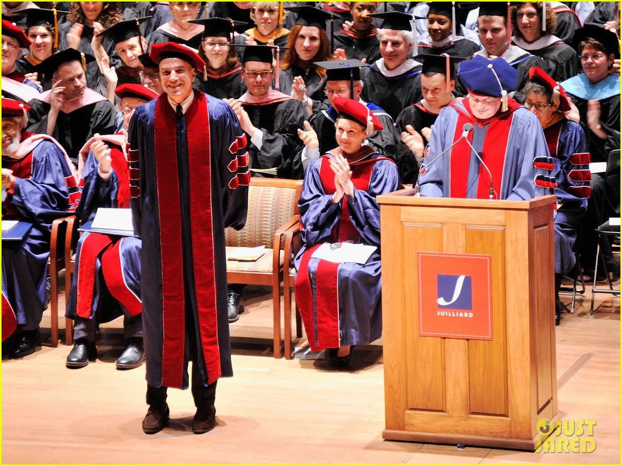 Daniel Day-Lewis & Laura Linney: Juilliard Commencement!: Photo 2877744 ...