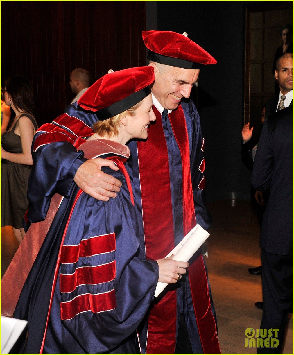Daniel Day-Lewis & Laura Linney: Juilliard Commencement!: Photo 2877750 ...