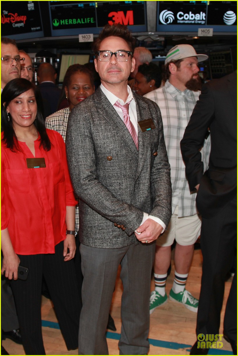 Robert Downey, Jr.: New York Stock Exchange Bell Ringer!: Photo 2861631 ...