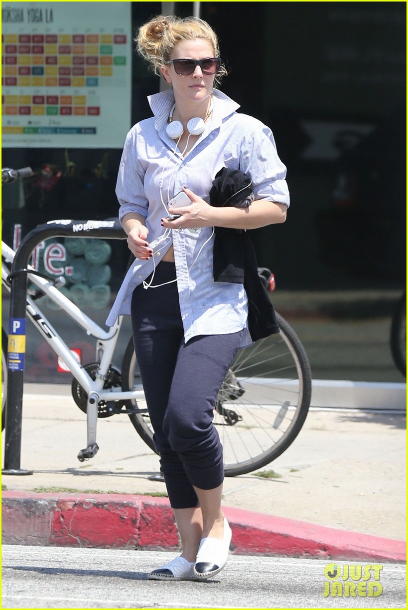 Drew Barrymore: Yoga & Groceries in WeHo: Photo 2864225 | Drew ...