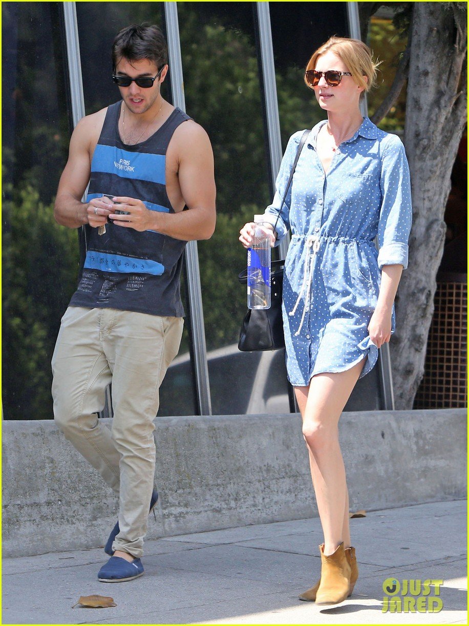 Josh Bowman Finger Tattoo